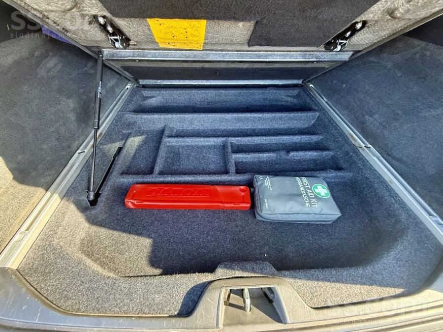 Black Volvo V70 2011 in Riga, with an engine capacity of 2.40 L and mileage of 0 thousand km for 5990 €, photo 23 on AUTOMOTO.COM.LV