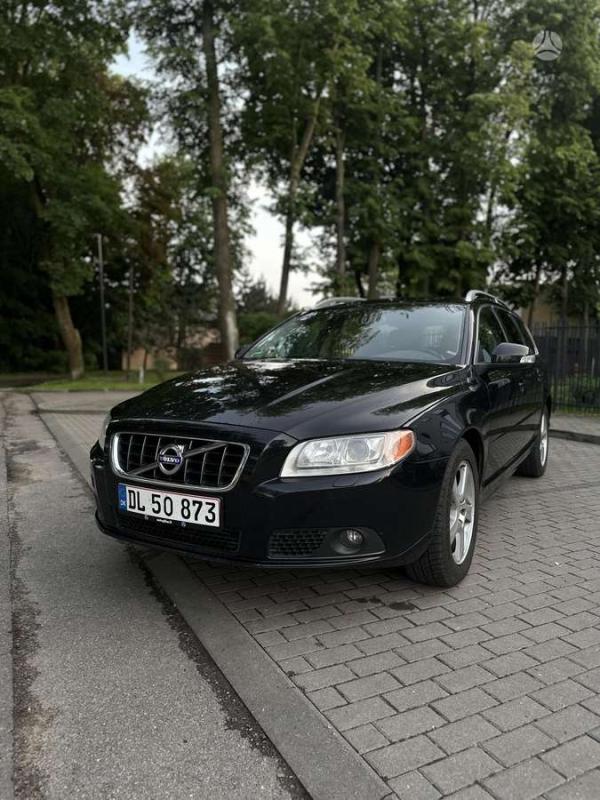 Black Volvo V70 2011 in Kaunas, with an engine capacity of 1.98 L and mileage of 383 thousand km for 3950 €, photo 1 on AUTOMOTO.COM.LV