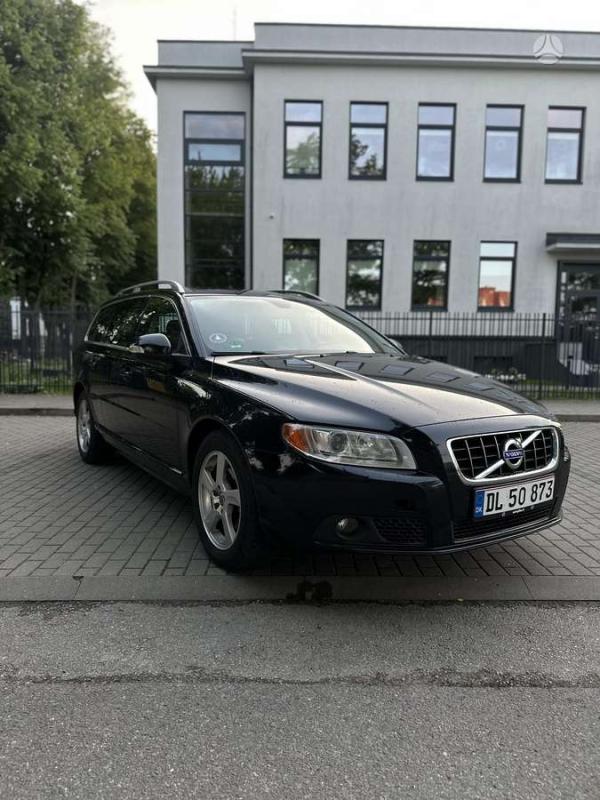 Black Volvo V70 2011 in Kaunas, with an engine capacity of 1.98 L and mileage of 383 thousand km for 3950 €, photo 3 on AUTOMOTO.COM.LV