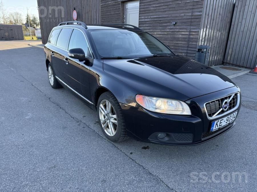 Melns Volvo V70 2011 Rīga, ar dzinēja tilpumu 2.00 L un nobraukumu 360 tūkst. km par 4300 €, foto 1 vietnē AUTOMOTO.COM.LV