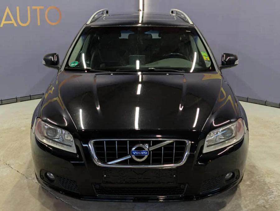 Melns Volvo V70 2011 Jūrmala, ar dzinēja tilpumu 2.00 L un nobraukumu 342 tūkst. km par 4950 €, foto 8 vietnē AUTOMOTO.COM.LV