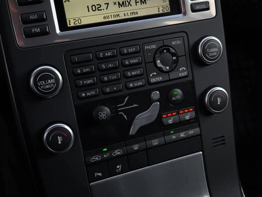 Melns Volvo V70 2011 Jūrmala, ar dzinēja tilpumu 2.00 L un nobraukumu 342 tūkst. km par 4950 €, foto 19 vietnē AUTOMOTO.COM.LV