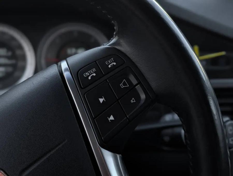Melns Volvo V70 2011 Jūrmala, ar dzinēja tilpumu 2.00 L un nobraukumu 342 tūkst. km par 4950 €, foto 21 vietnē AUTOMOTO.COM.LV