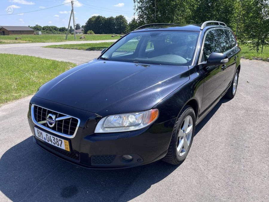 Black Volvo V70 2011 in Kaunas, with an engine capacity of 2.40 L and mileage of 456 thousand km for 4300 €, photo 1 on AUTOMOTO.COM.LV