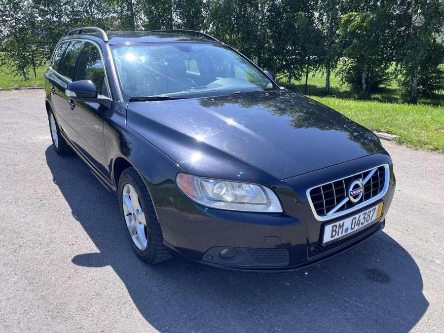 Black Volvo V70 2011 in Kaunas, with an engine capacity of 2.40 L and mileage of 456 thousand km for 4300 €, photo 3 on AUTOMOTO.COM.LV