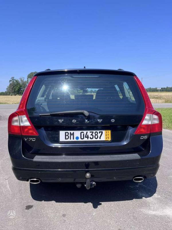 Black Volvo V70 2011 in Kaunas, with an engine capacity of 2.40 L and mileage of 456 thousand km for 4300 €, photo 6 on AUTOMOTO.COM.LV