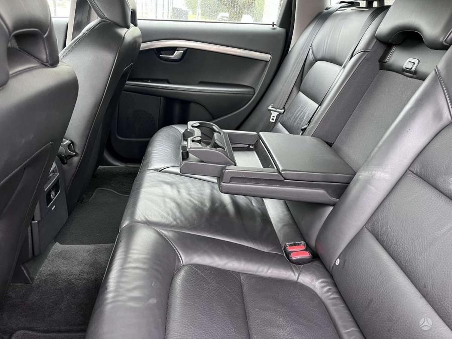 Black Volvo V70 2011 in Kaunas, with an engine capacity of 2.40 L and mileage of 456 thousand km for 4300 €, photo 10 on AUTOMOTO.COM.LV