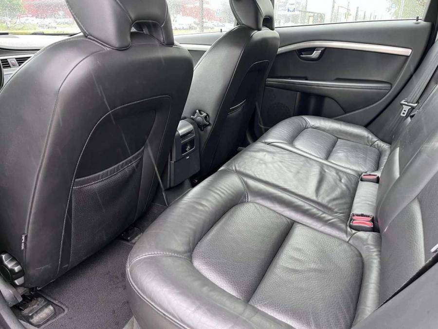 Black Volvo V70 2011 in Kaunas, with an engine capacity of 2.40 L and mileage of 456 thousand km for 4300 €, photo 11 on AUTOMOTO.COM.LV
