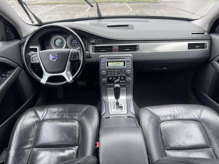 Black Volvo V70 2011 in Kaunas, with an engine capacity of 2.40 L and mileage of 456 thousand km for 4300 €, photo 12 on AUTOMOTO.COM.LV