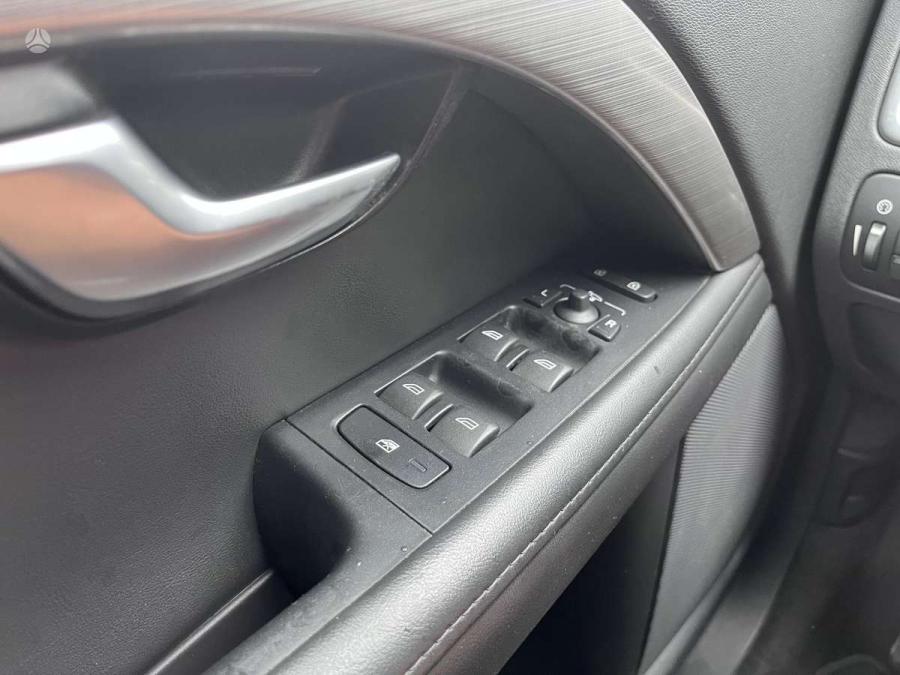 Black Volvo V70 2011 in Kaunas, with an engine capacity of 2.40 L and mileage of 456 thousand km for 4300 €, photo 14 on AUTOMOTO.COM.LV