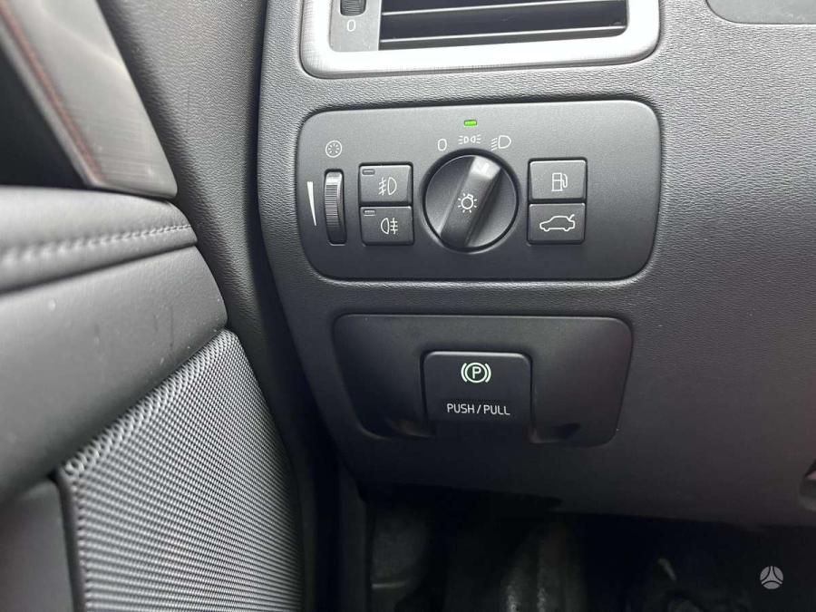 Black Volvo V70 2011 in Kaunas, with an engine capacity of 2.40 L and mileage of 456 thousand km for 4300 €, photo 15 on AUTOMOTO.COM.LV