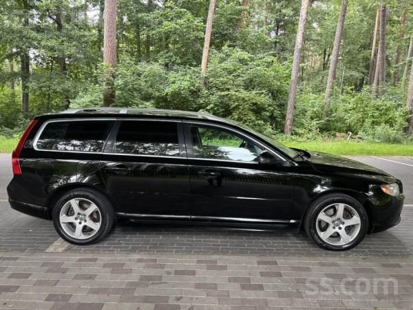 Black Volvo V70 2011 in Jurmala, with an engine capacity of 2.50 L and mileage of 346 thousand km for 4500 €, photo 4 on AUTOMOTO.COM.LV