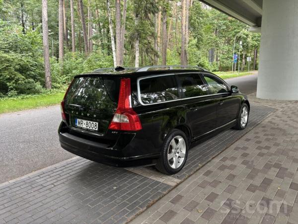 Black Volvo V70 2011 in Jurmala, with an engine capacity of 2.50 L and mileage of 346 thousand km for 4500 €, photo 5 on AUTOMOTO.COM.LV