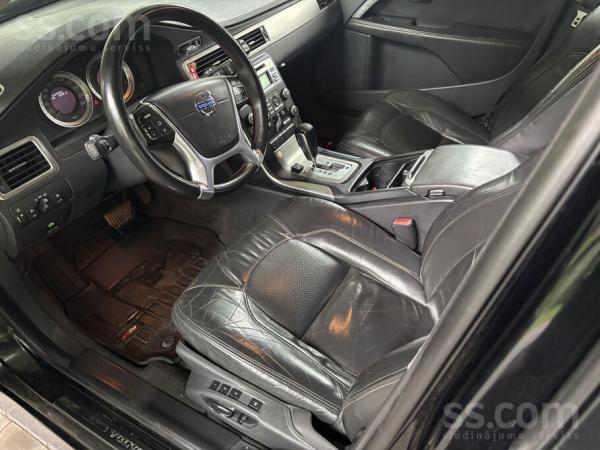 Black Volvo V70 2011 in Jurmala, with an engine capacity of 2.50 L and mileage of 346 thousand km for 4500 €, photo 8 on AUTOMOTO.COM.LV