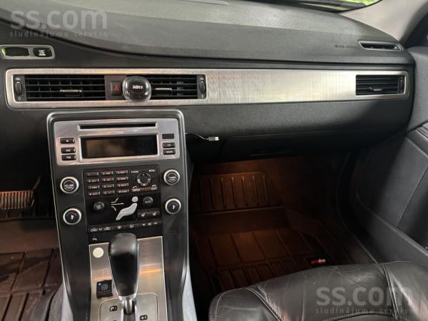 Melns Volvo V70 2011 Jūrmala, ar dzinēja tilpumu 2.50 L un nobraukumu 346 tūkst. km par 4500 €, foto 10 vietnē AUTOMOTO.COM.LV
