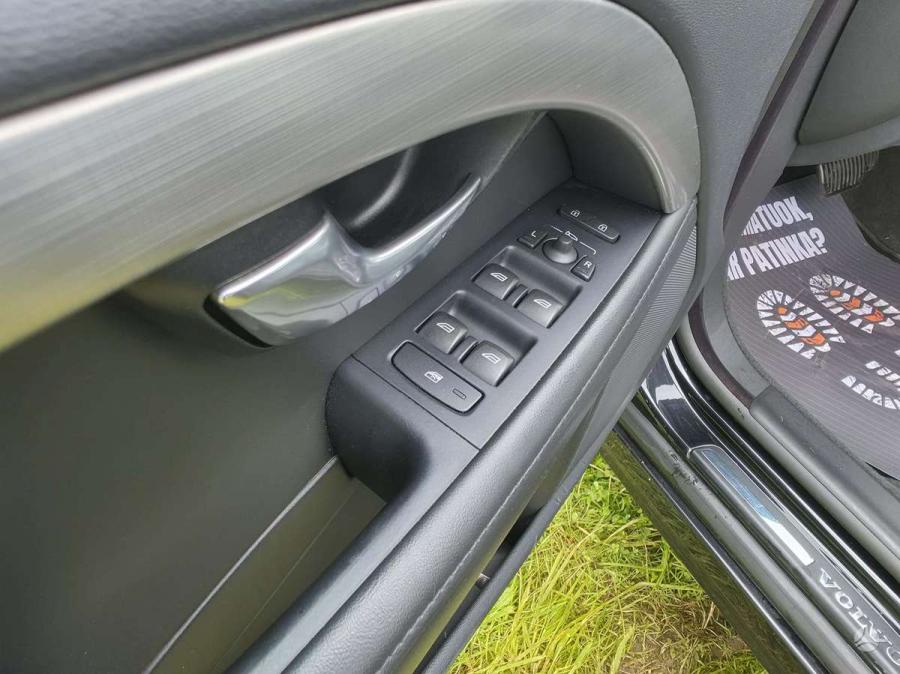 Black Volvo V70 2011 in Kaunas, with an engine capacity of 1.98 L and mileage of 272 thousand km for 4650 €, photo 19 on AUTOMOTO.COM.LV
