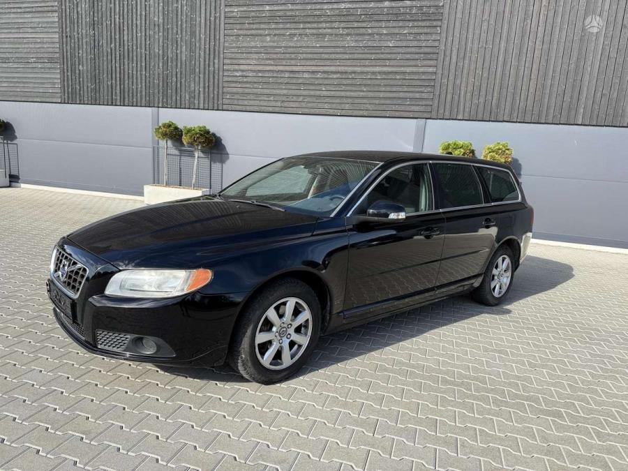 Melns Volvo V70 2011 Šauļi, ar dzinēja tilpumu 1.98 L un nobraukumu 300 tūkst. km par 2950 €, foto 1 vietnē AUTOMOTO.COM.LV