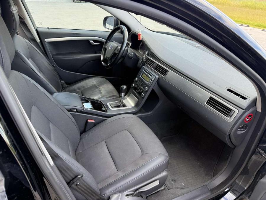 Melns Volvo V70 2011 Šauļi, ar dzinēja tilpumu 1.98 L un nobraukumu 300 tūkst. km par 2950 €, foto 11 vietnē AUTOMOTO.COM.LV