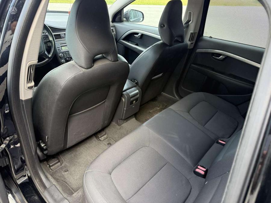Melns Volvo V70 2011 Šauļi, ar dzinēja tilpumu 1.98 L un nobraukumu 300 tūkst. km par 2950 €, foto 13 vietnē AUTOMOTO.COM.LV