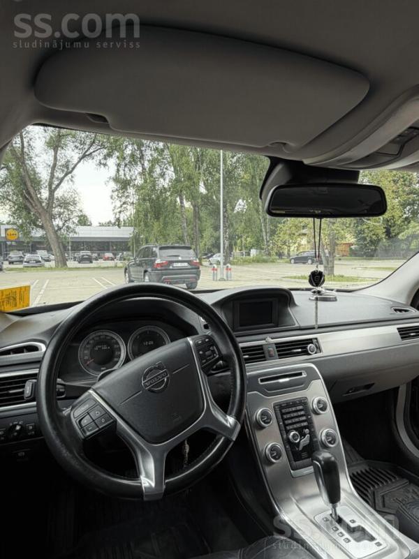 Black Volvo V70 2011 in Riga, with an engine capacity of 2.00 L and mileage of 292 thousand km for 5900 €, photo 7 on AUTOMOTO.COM.LV