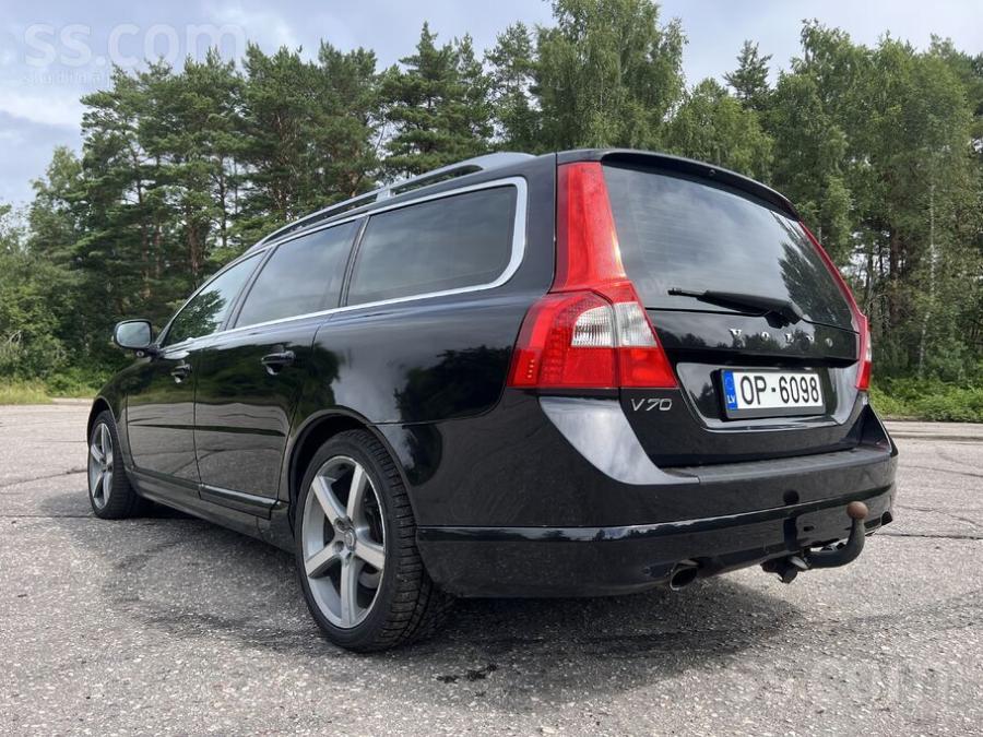 Melns Volvo V70 2011 Jūrmala, ar dzinēja tilpumu 2.40 L un nobraukumu 348 tūkst. km par 6300 €, foto 1 vietnē AUTOMOTO.COM.LV