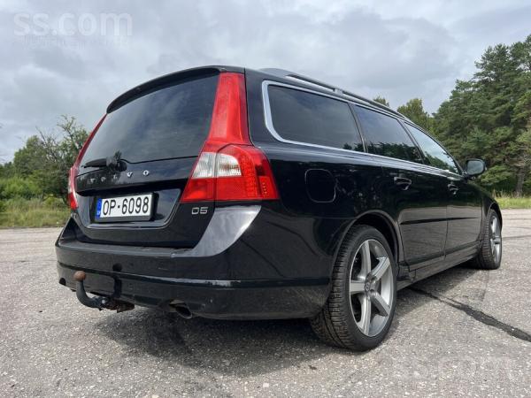 Black Volvo V70 2011 in Jurmala, with an engine capacity of 2.40 L and mileage of 348 thousand km for 6300 €, photo 2 on AUTOMOTO.COM.LV