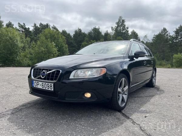 Black Volvo V70 2011 in Jurmala, with an engine capacity of 2.40 L and mileage of 348 thousand km for 6300 €, photo 4 on AUTOMOTO.COM.LV