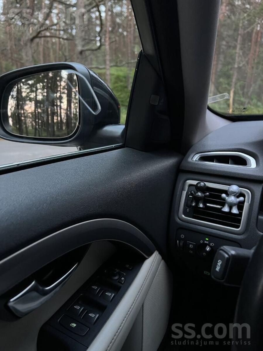 Melns Volvo V70 2011 Jūrmala, ar dzinēja tilpumu 2.40 L un nobraukumu 348 tūkst. km par 6300 €, foto 6 vietnē AUTOMOTO.COM.LV