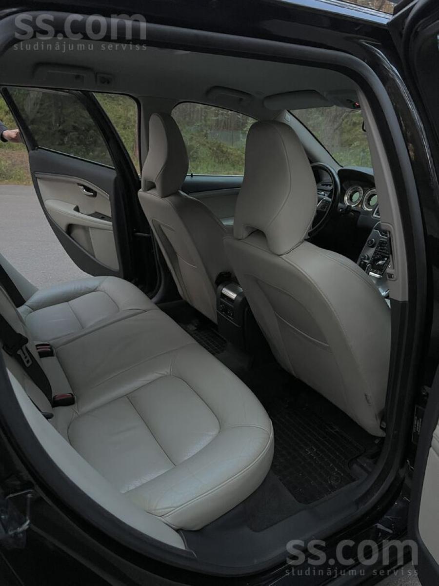 Melns Volvo V70 2011 Jūrmala, ar dzinēja tilpumu 2.40 L un nobraukumu 348 tūkst. km par 6300 €, foto 7 vietnē AUTOMOTO.COM.LV