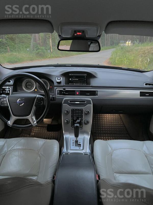 Black Volvo V70 2011 in Jurmala, with an engine capacity of 2.40 L and mileage of 348 thousand km for 6300 €, photo 7 on AUTOMOTO.COM.LV