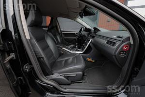 Melns Volvo V70 2011 Jelgava, ar dzinēja tilpumu 2.00 L un nobraukumu 0 tūkst. km par 6990 €, foto 12 vietnē AUTOMOTO.COM.LV
