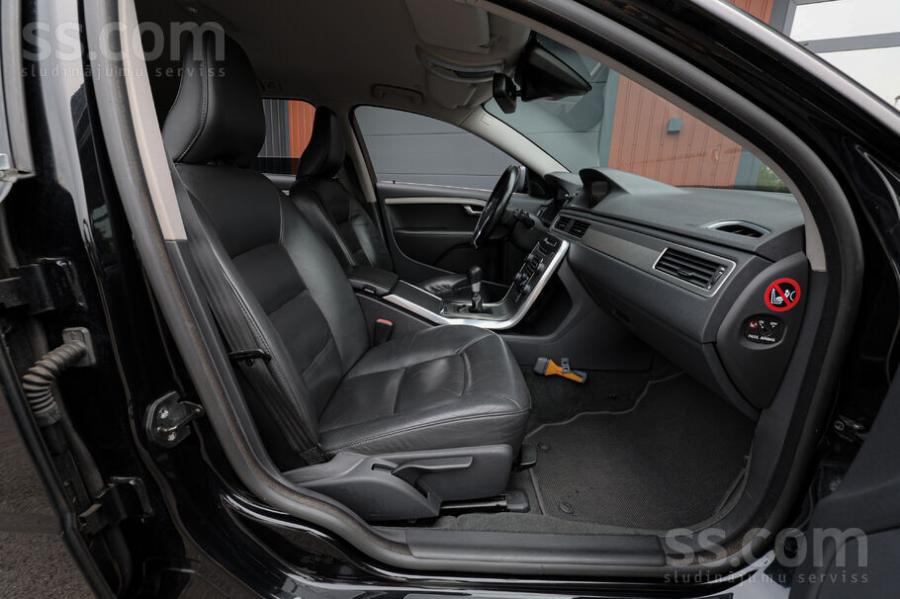 Melns Volvo V70 2011 Jelgava, ar dzinēja tilpumu 2.00 L un nobraukumu 0 tūkst. km par 6990 €, foto 12 vietnē AUTOMOTO.COM.LV