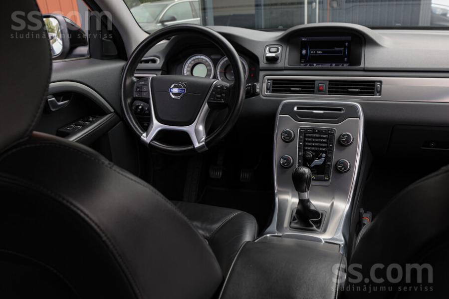 Melns Volvo V70 2011 Jelgava, ar dzinēja tilpumu 2.00 L un nobraukumu 0 tūkst. km par 6990 €, foto 13 vietnē AUTOMOTO.COM.LV