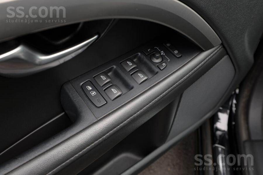 Melns Volvo V70 2011 Jelgava, ar dzinēja tilpumu 2.00 L un nobraukumu 0 tūkst. km par 6990 €, foto 23 vietnē AUTOMOTO.COM.LV