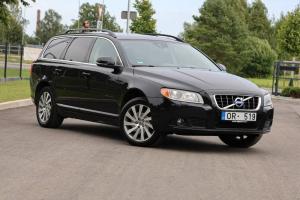 Black Volvo V70 2011 in Jelgava, with an engine capacity of 2.00 L and mileage of 304 thousand km for 6990 €, photo 4 on AUTOMOTO.COM.LV