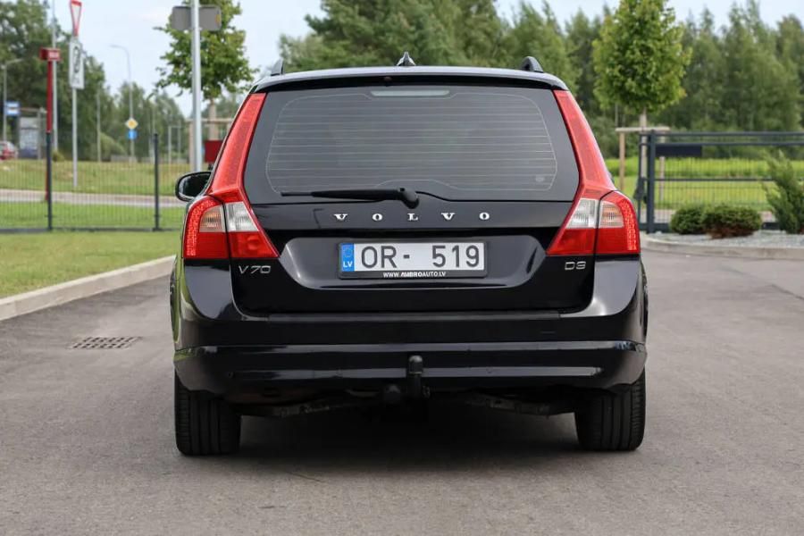 Black Volvo V70 2011 in Jelgava, with an engine capacity of 2.00 L and mileage of 304 thousand km for 6990 €, photo 6 on AUTOMOTO.COM.LV