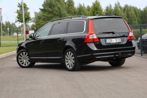 Black Volvo V70 2011 in Jelgava, with an engine capacity of 2.00 L and mileage of 304 thousand km for 6990 €, photo 7 on AUTOMOTO.COM.LV