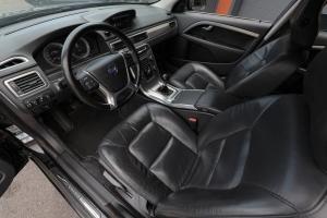 Black Volvo V70 2011 in Jelgava, with an engine capacity of 2.00 L and mileage of 304 thousand km for 6990 €, photo 9 on AUTOMOTO.COM.LV