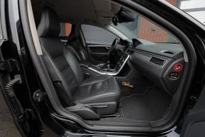Black Volvo V70 2011 in Jelgava, with an engine capacity of 2.00 L and mileage of 304 thousand km for 6990 €, photo 12 on AUTOMOTO.COM.LV