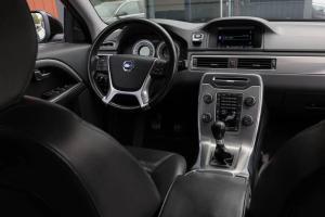 Black Volvo V70 2011 in Jelgava, with an engine capacity of 2.00 L and mileage of 304 thousand km for 6990 €, photo 13 on AUTOMOTO.COM.LV