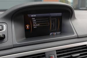 Black Volvo V70 2011 in Jelgava, with an engine capacity of 2.00 L and mileage of 304 thousand km for 6990 €, photo 16 on AUTOMOTO.COM.LV