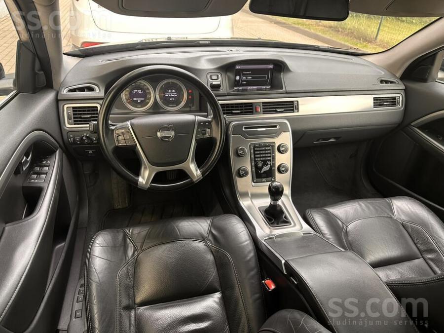 Melns Volvo V70 2011 Rīga, ar dzinēja tilpumu 2.00 L un nobraukumu 376 tūkst. km par 5000 €, foto 14 vietnē AUTOMOTO.COM.LV