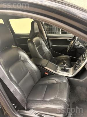 Melns Volvo V70 2011 Rīga, ar dzinēja tilpumu 2.00 L un nobraukumu 376 tūkst. km par 5000 €, foto 15 vietnē AUTOMOTO.COM.LV