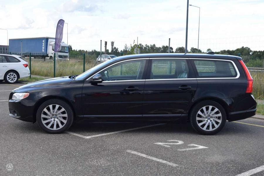 Black Volvo V70 2011 in Vilnius, with an engine capacity of 1.60 L and mileage of 289 thousand km for 4650 €, photo 8 on AUTOMOTO.COM.LV