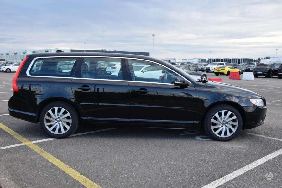 Black Volvo V70 2011 in Vilnius, with an engine capacity of 1.60 L and mileage of 289 thousand km for 4650 €, photo 12 on AUTOMOTO.COM.LV