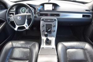 Black Volvo V70 2011 in Vilnius, with an engine capacity of 1.60 L and mileage of 289 thousand km for 4650 €, photo 16 on AUTOMOTO.COM.LV