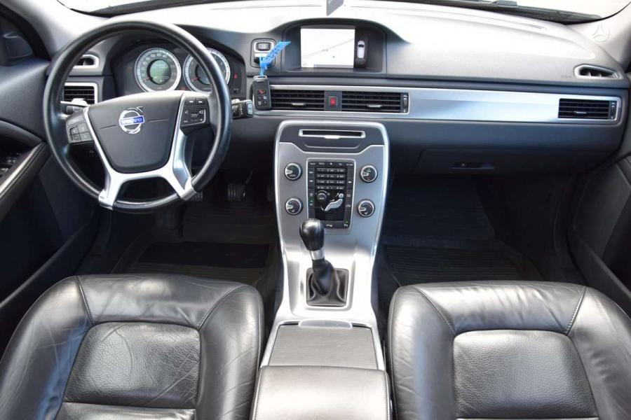 Black Volvo V70 2011 in Vilnius, with an engine capacity of 1.60 L and mileage of 289 thousand km for 4650 €, photo 16 on AUTOMOTO.COM.LV
