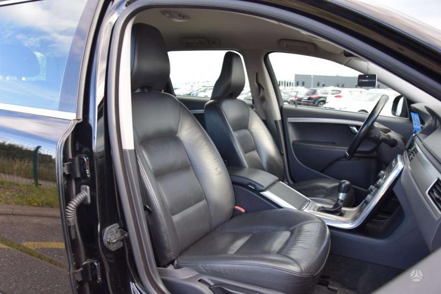 Black Volvo V70 2011 in Vilnius, with an engine capacity of 1.60 L and mileage of 289 thousand km for 4650 €, photo 19 on AUTOMOTO.COM.LV