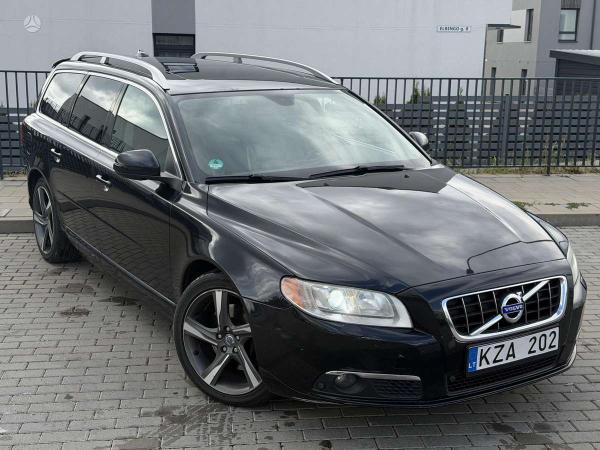 Black Volvo V70 2011 in Vilnius, with an engine capacity of 1.98 L and mileage of 380 thousand km for 2500 €, photo 1 on AUTOMOTO.COM.LV