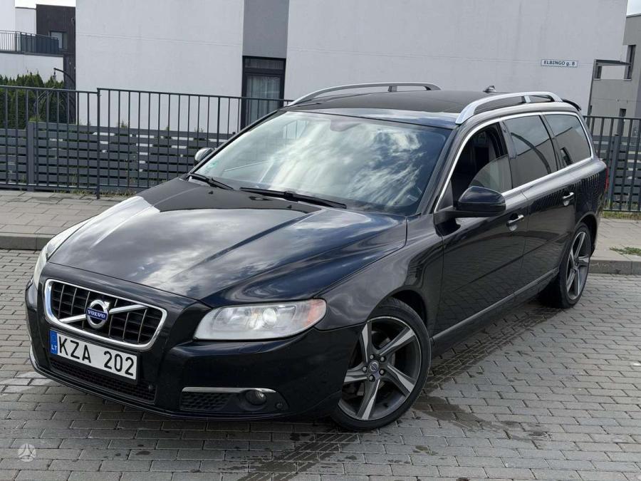 Black Volvo V70 2011 in Vilnius, with an engine capacity of 1.98 L and mileage of 380 thousand km for 2500 €, photo 3 on AUTOMOTO.COM.LV